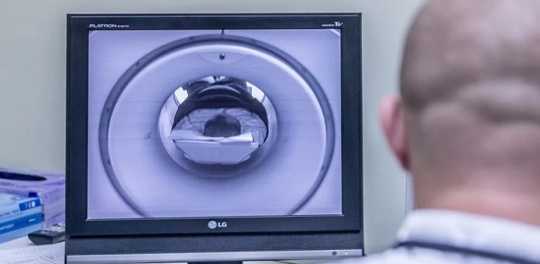 RMN (rezonanta magnetica nucleara) – indicatii, beneficii si posibile ...
