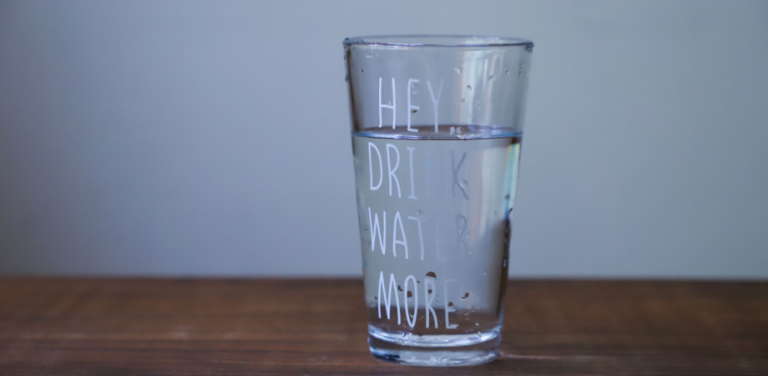 Apa alcalina – beneficii, cum se prepara, contraindicatii ...